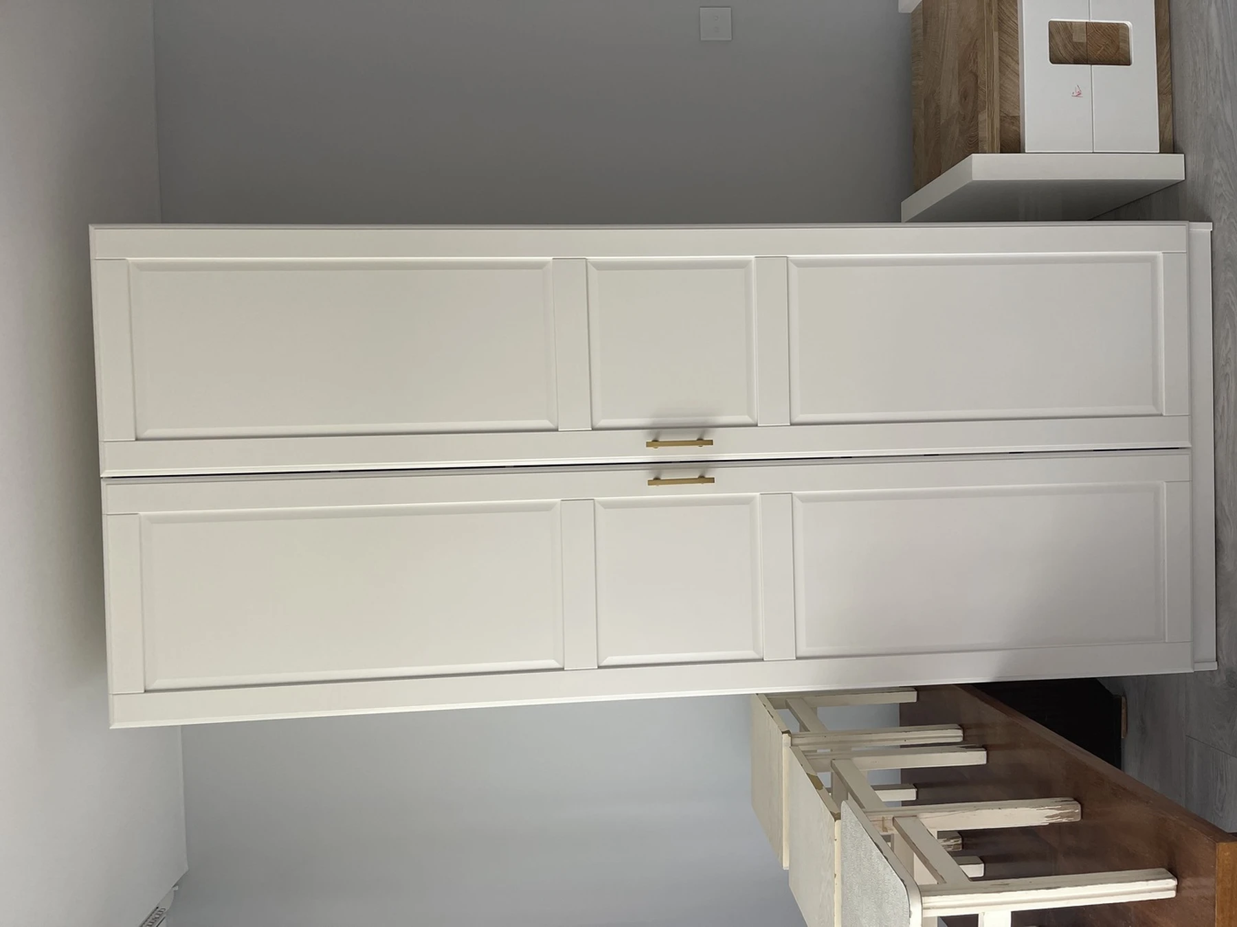 Balta spinta - Miegamojo baldai Vilniuje